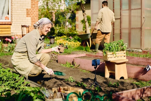 A Guide to Aging Gracefully: Tips for an Enriched Life - Seniors Magazine